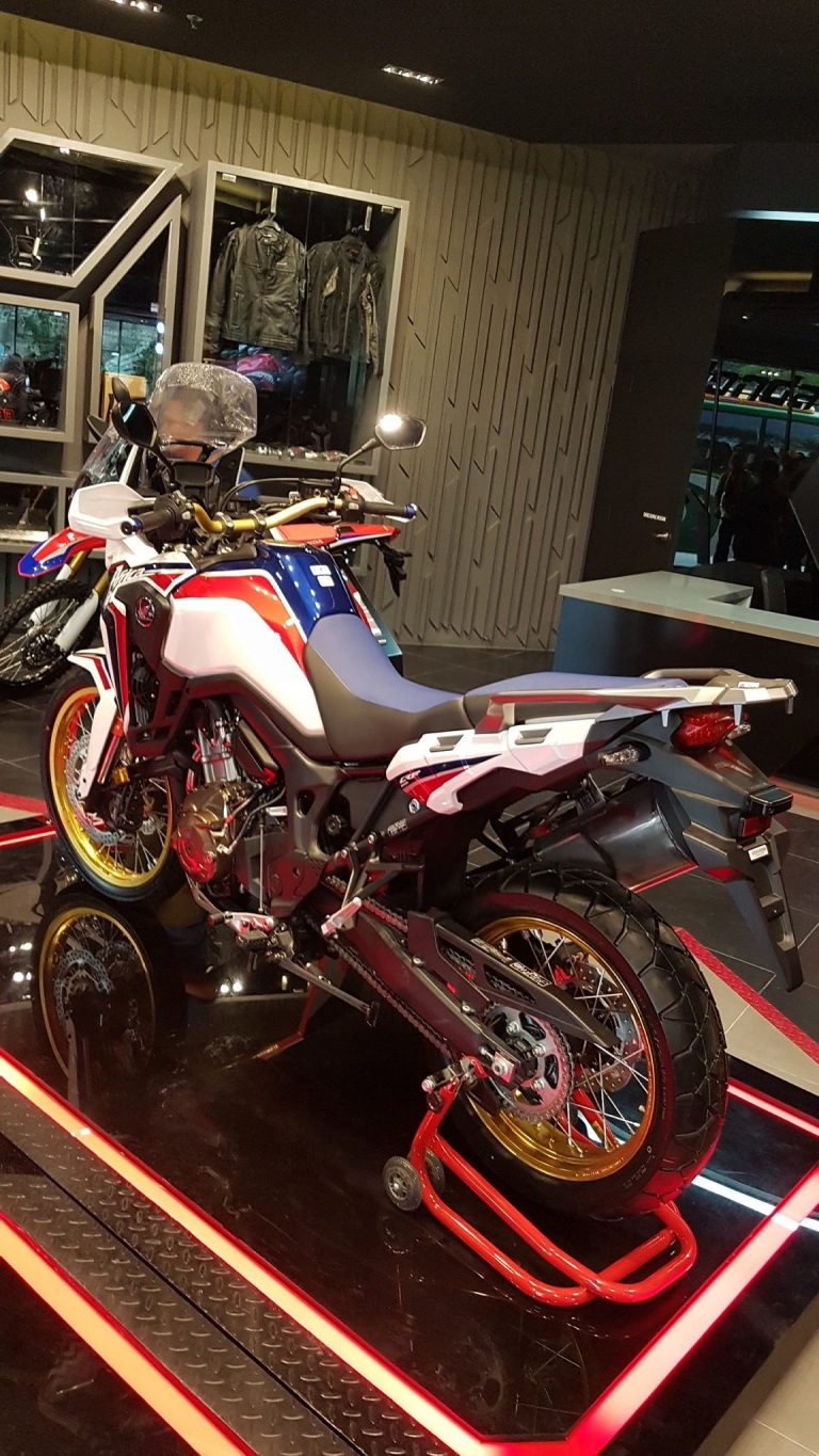 Big Bikes to Drool for at The Honda Big Bike Flagship Store - Pinoy Guy ...
