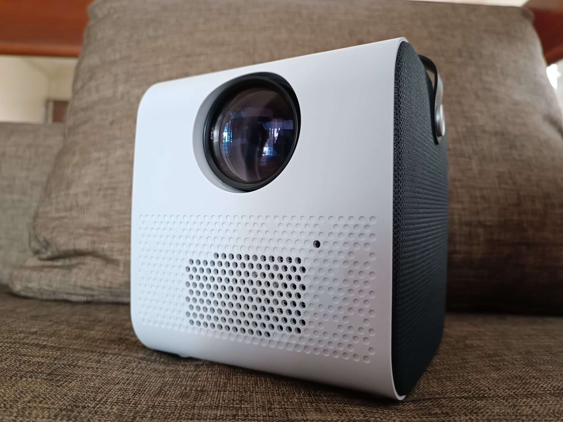 LUMOS RAY Smart Projector turns your home into a smart theater - Pinoy ...